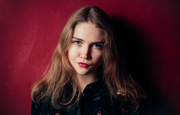 Download wallpaper light, girl, fashion, studio, style, model, pretty ...