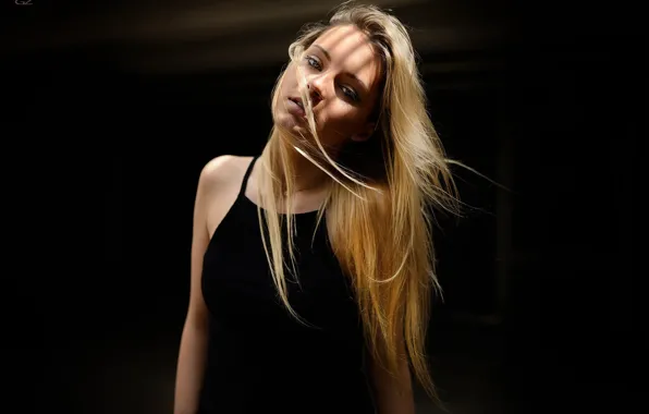 Download Wallpaper Girl Green Eyes Long Hair Photo Photographer