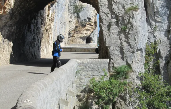 Download wallpaper Mountain, Biker, neck of the machine, scarp, section ...