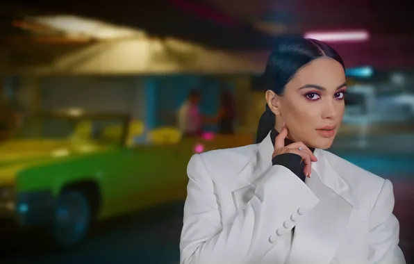 Download wallpaper music, girl, model, singer, brunette, artist, pose ...