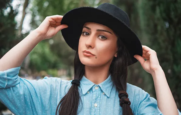 Download wallpaper look, girl, face, portrait, hat, hands, Nikolozi ...