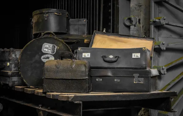 Download wallpaper old, Luggage, suitcases, section situations in ...