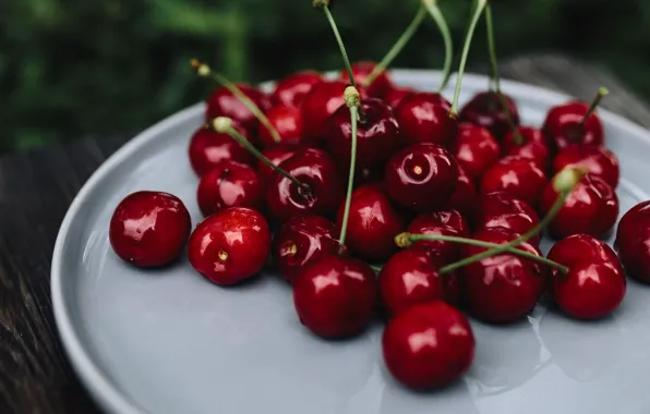 Wallpaper cherry, berries, the dark background, Board, Shine, plate ...