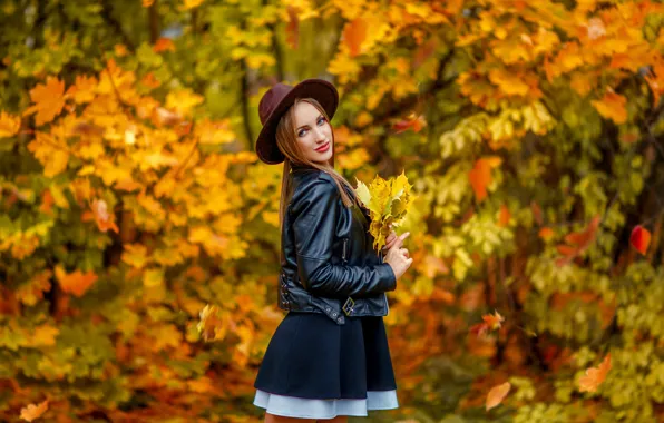 Download Wallpaper Autumn Look Leaves Trees Pose Park Background