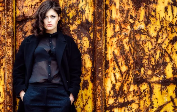 Download wallpaper look, pose, style, background, model, rust, curls ...