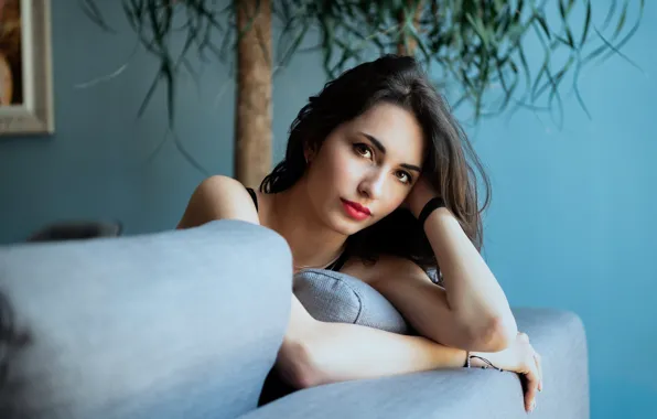 Download Wallpaper Girl Nicole Photo Photographer Model Lips Brunette Couch Section