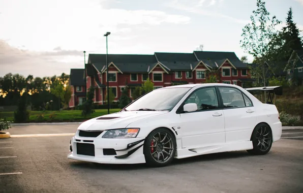 Download wallpaper White, Street, Lancer Evolution IX, section mitsubishi in resolution 1170x2532