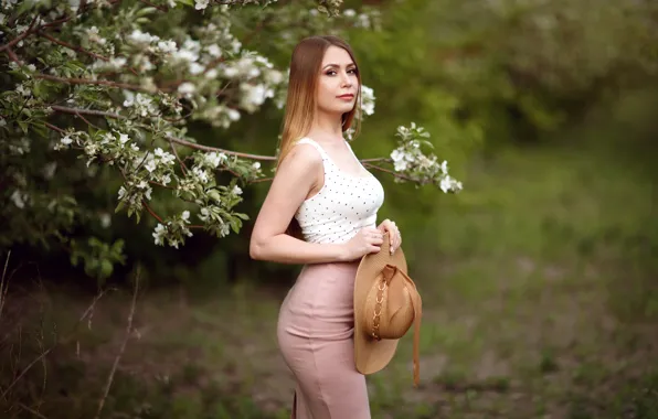 Download Wallpaper Greens Look Branches Model Skirt Portrait Hat