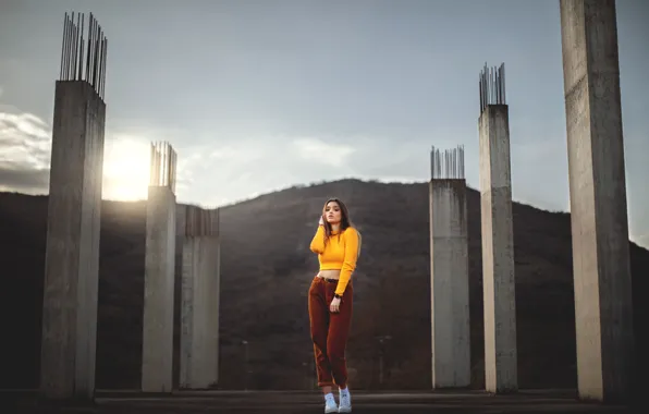 Wallpaper the sky, look, girl, light, nature, pose, hills, brown hair ...