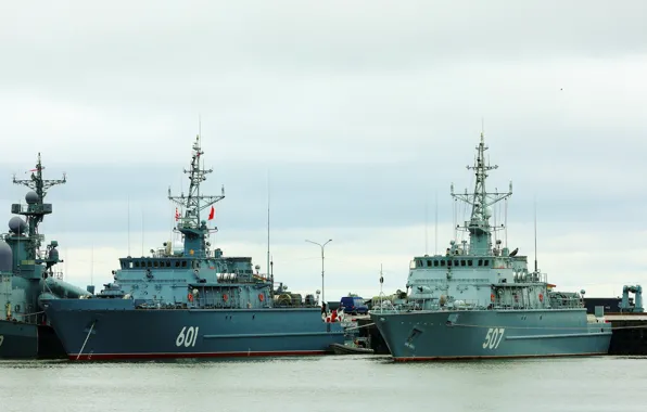 Download wallpaper Alexander Obukhov, minesweepers, Ivan Antonov ...