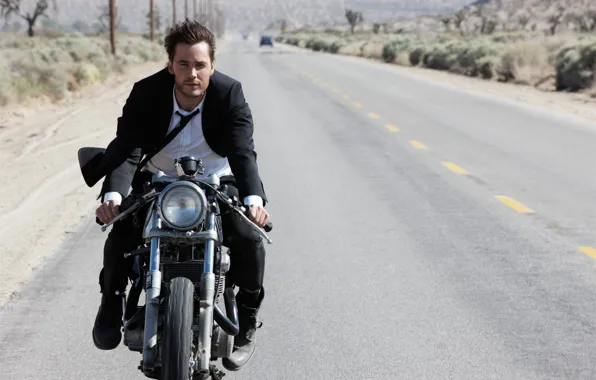 Download wallpaper road, motorcycle, actor, male, Taylor Kitsch, Taylor ... Download wallpaper road, motorcycle, actor, male, Taylor Kitsch, Taylor ...