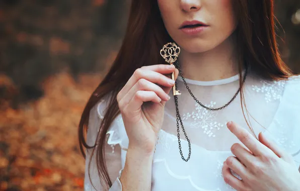 Wallpaper girl, hands, key, suspension, Barbara Rocco for mobile and ...