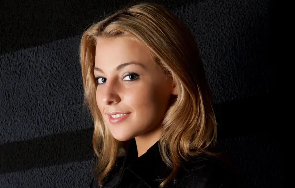 Download wallpaper look, girl, smile, model, cutie, Nikia A, Nikia, section girls in resolution ...