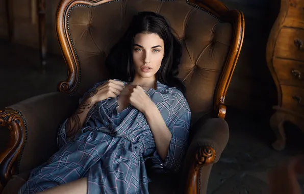 Download wallpaper look, pose, model, chair, hands, tattoo, Alla Berger ...