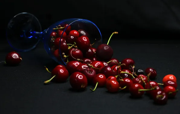 Wallpaper cherry, berries, the dark background, table, glass, placer ...