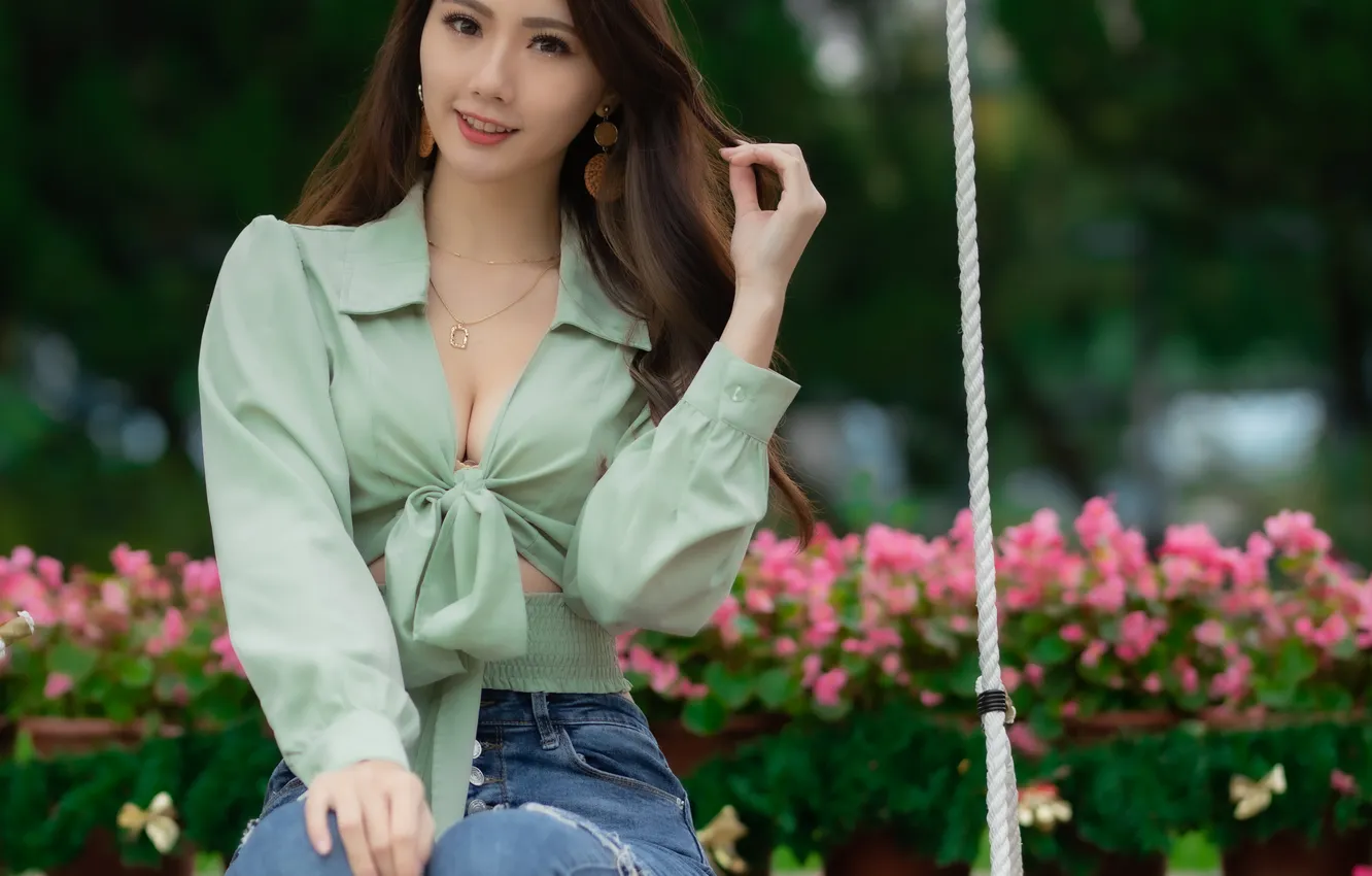 Wallpaper look, flowers, pose, swing, model, portrait, jeans, makeup ...