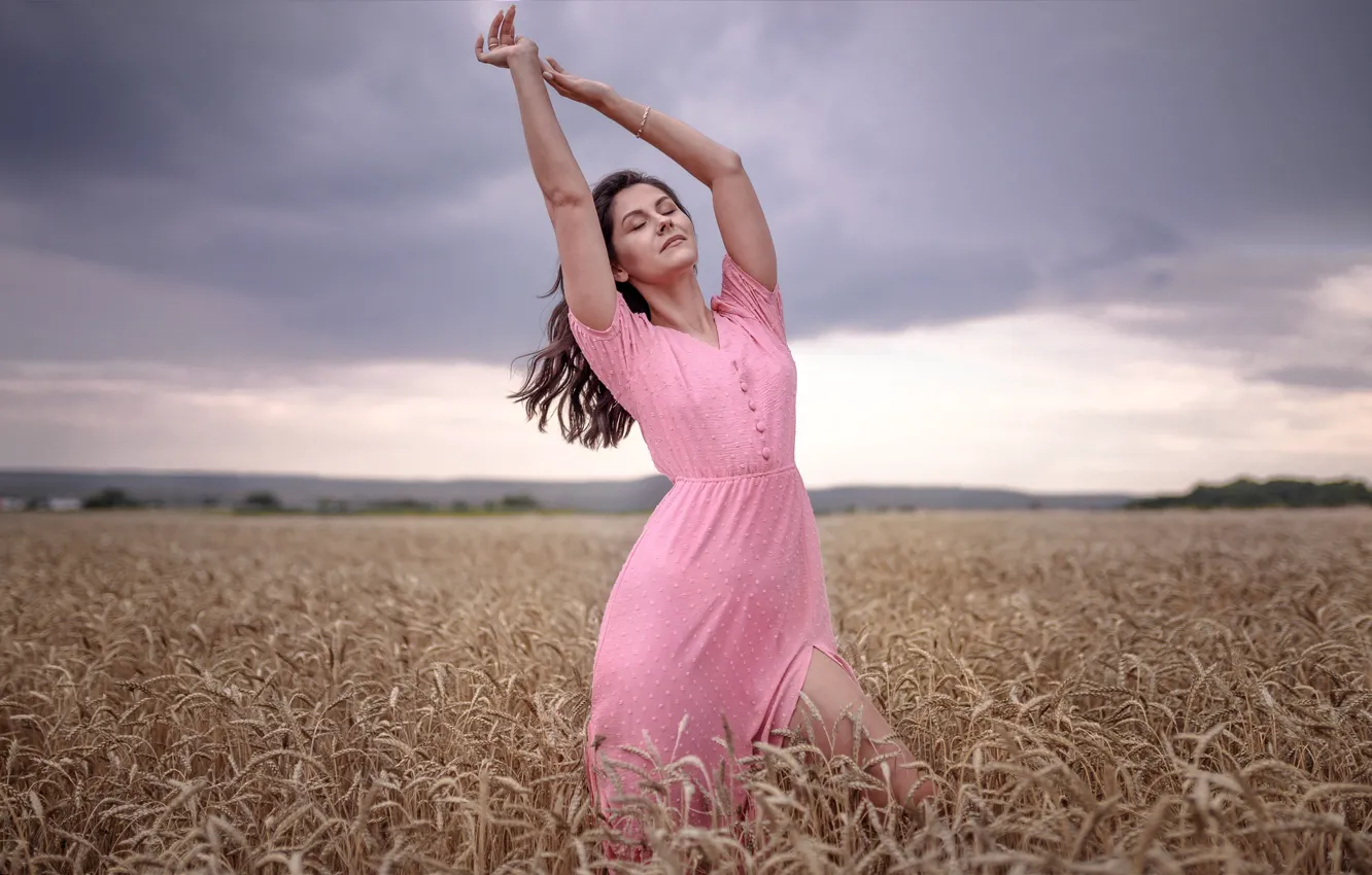 Wallpaper field, landscape, pose, model, portrait, hands, makeup, dress ...