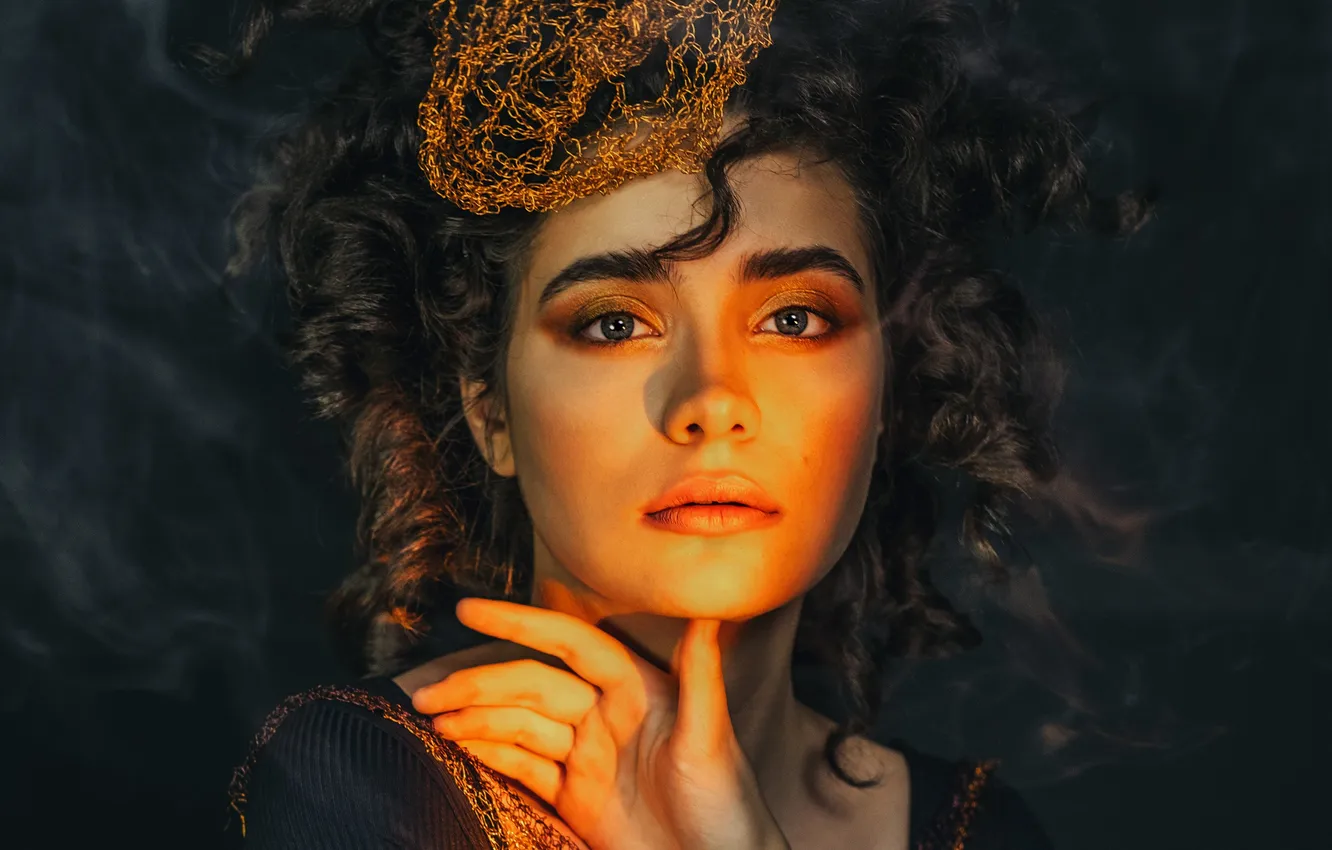 Wallpaper portrait, Cristina Venedict, No future without a past for ...