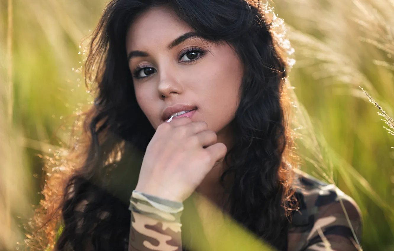 Wallpaper grass, look, the sun, model, portrait, hands, makeup ...