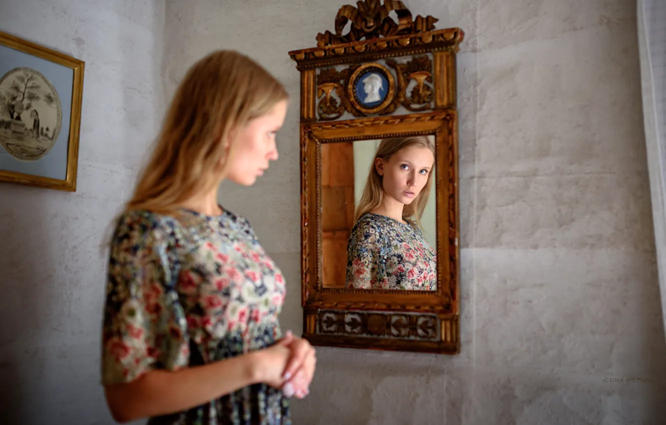 Wallpaper look, girl, pose, reflection, wall, model, portrait, makeup ...