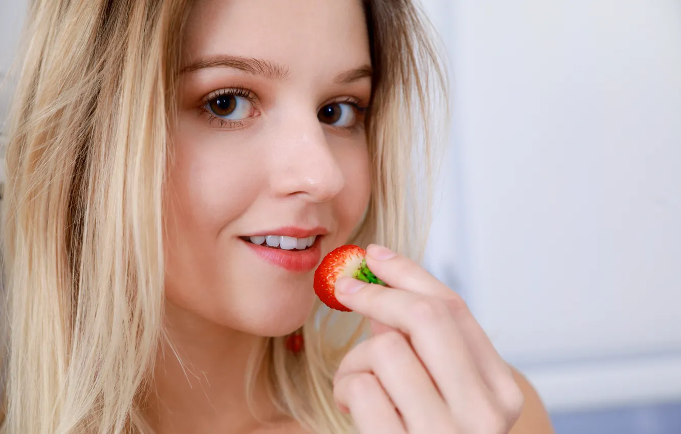 Wallpaper look, face, smile, hand, strawberry, Libby images for desktop ...