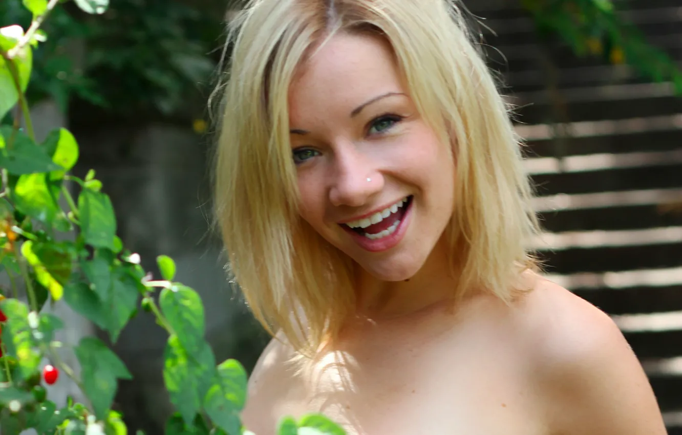 Wallpaper Girl Green Eyes Long Hair Smile Beautiful Pretty Garden