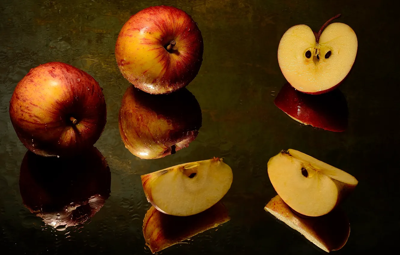 Wallpaper glass, drops, reflection, the dark background, table, apples ...