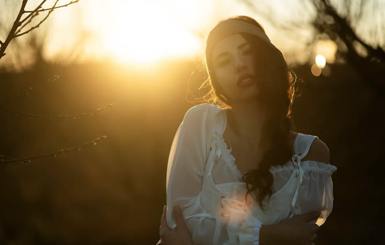 Wallpaper girl, light, portrait for mobile and desktop, section девушки, resolution 2000x1331 ...