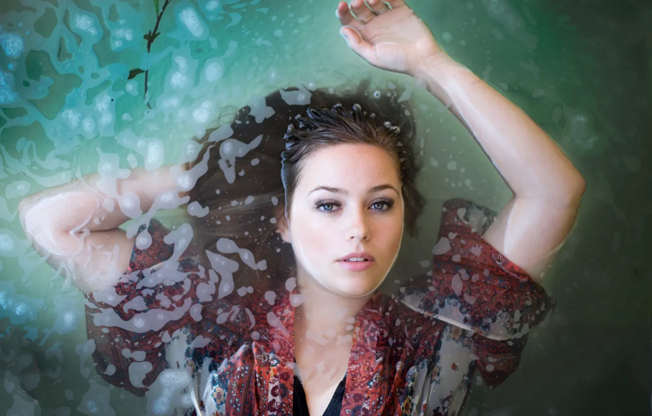 Wallpaper look, foam, water, beautiful girl, the view from the top ...