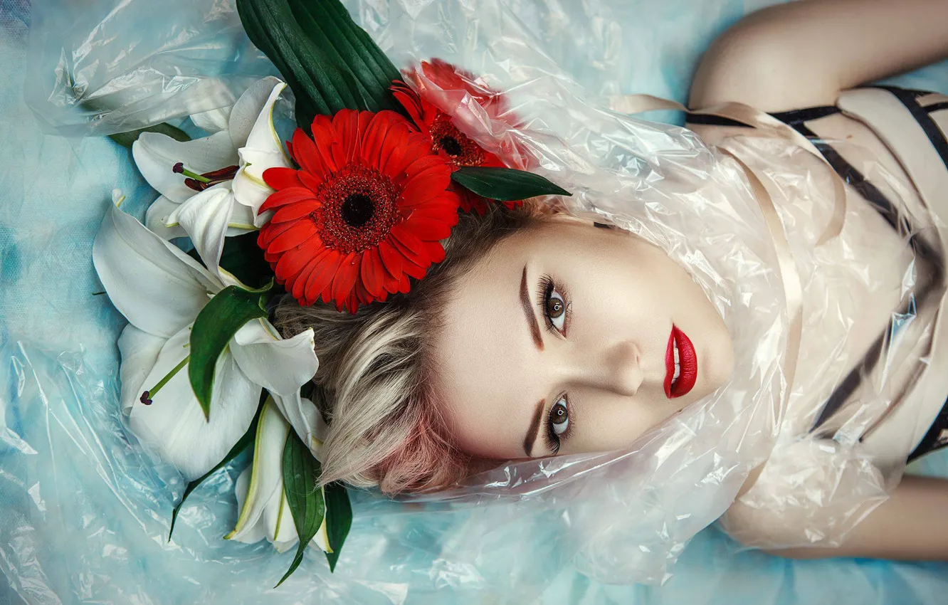 Wallpaper look, girl, flowers, face, Lily, gerbera, Katerina Travel for ...