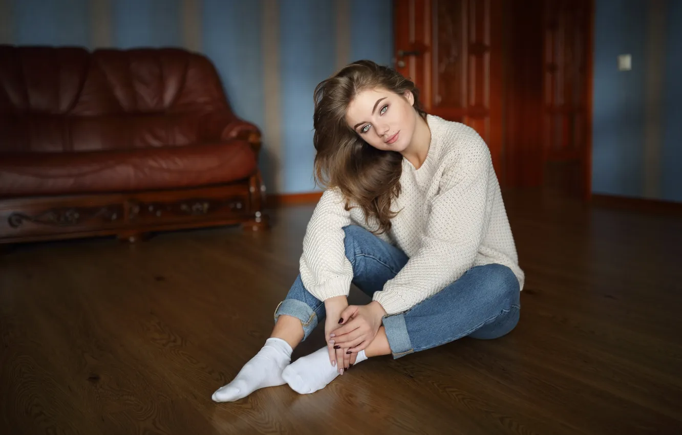 Wallpaper look, girl, pose, feet, jeans, hands, on the floor, sweater ...