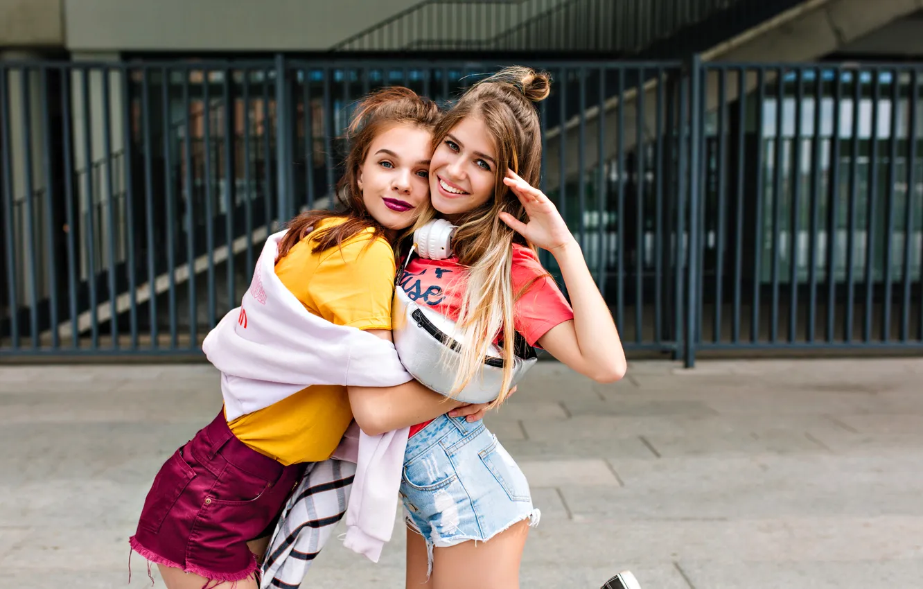 Wallpaper headphones, model, women, smiling, T-shirt, makeup, hugging ...