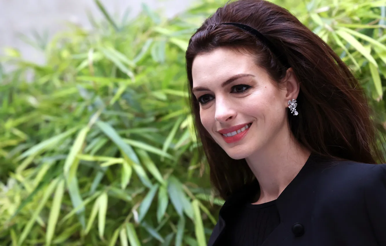 Wallpaper actress, brunette, beauty, beautiful, smiling, Anne Hathaway ...