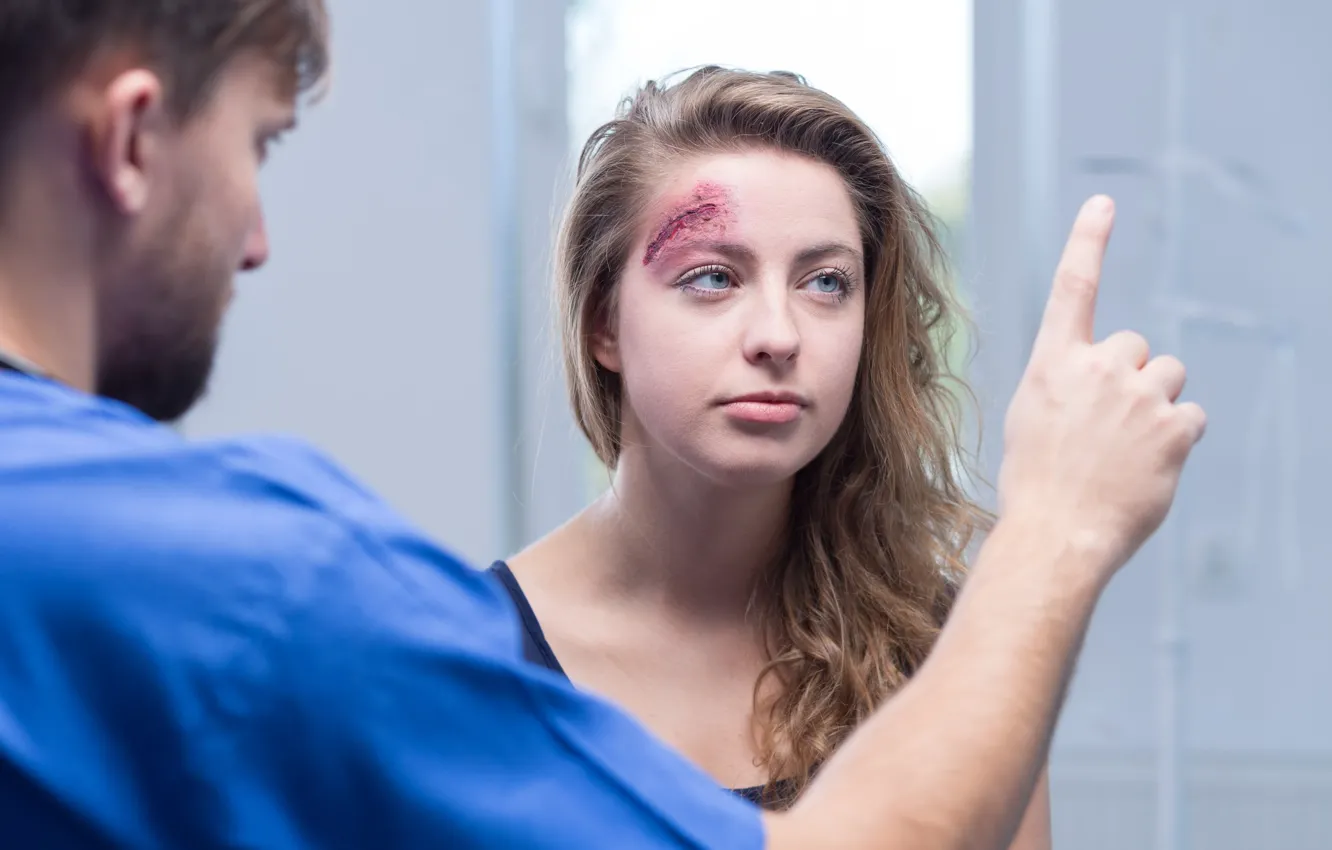 Wallpaper blow, open wound, head contusion, Medical consultation for ...