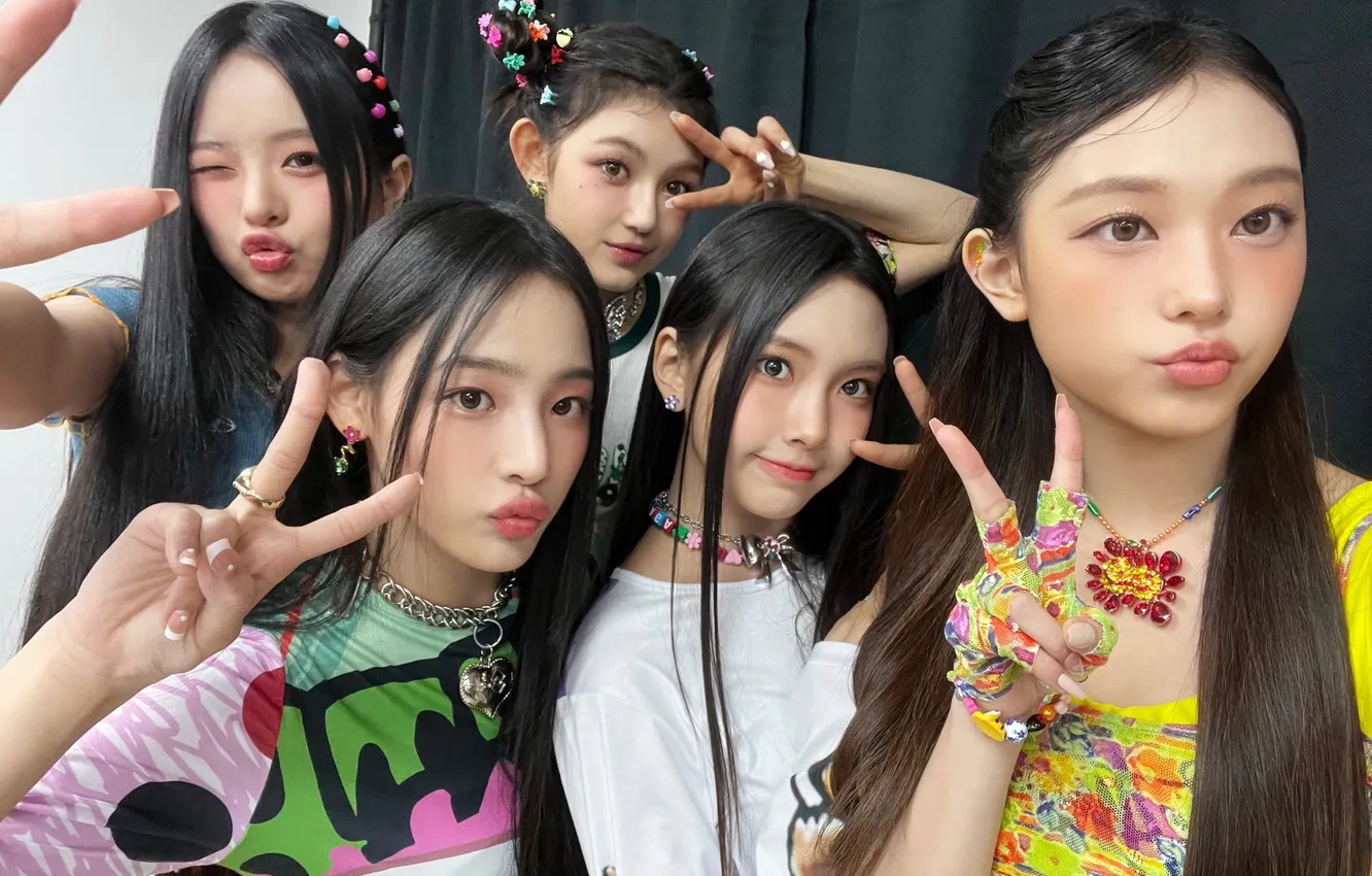 Wallpaper asian, K-Pop, makeup, Selfies, New Jeans, Hanni (NWJNS ...