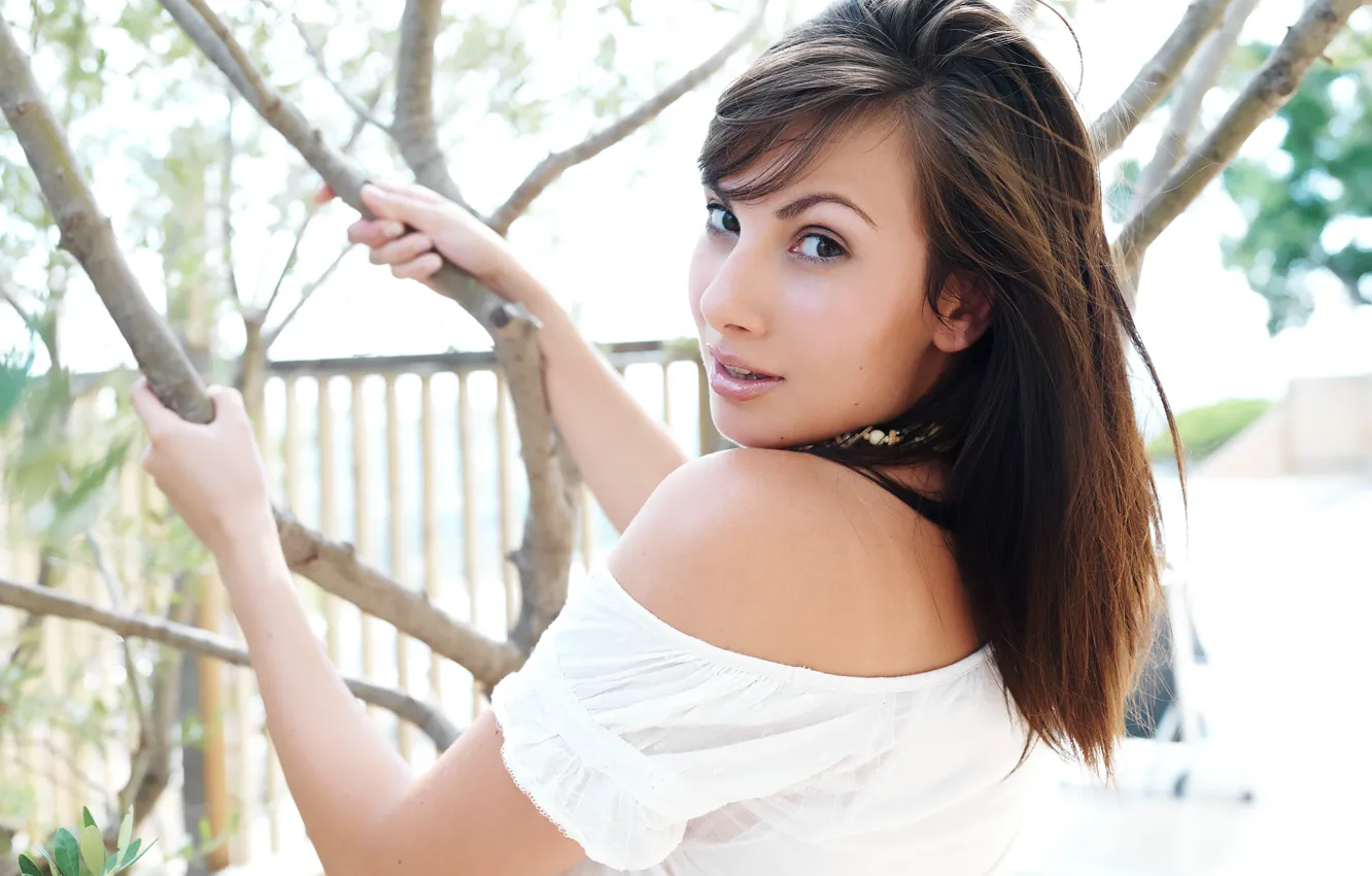 Wallpaper model, pose, Outside, Connie Carter, Looking Over SHoulder for mobile and desktop ...