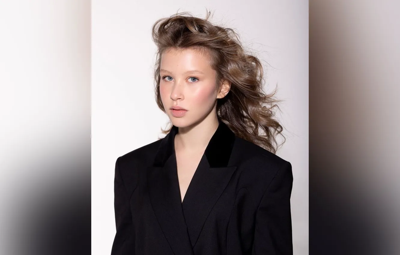 Wallpaper actress, Anna Peresild, Blood on the pavement, Boy's word for ...