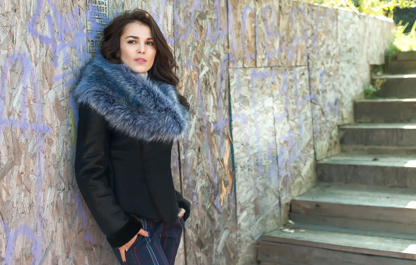 Wallpaper look, street, graffiti, the pictures on the wall, makeup ...