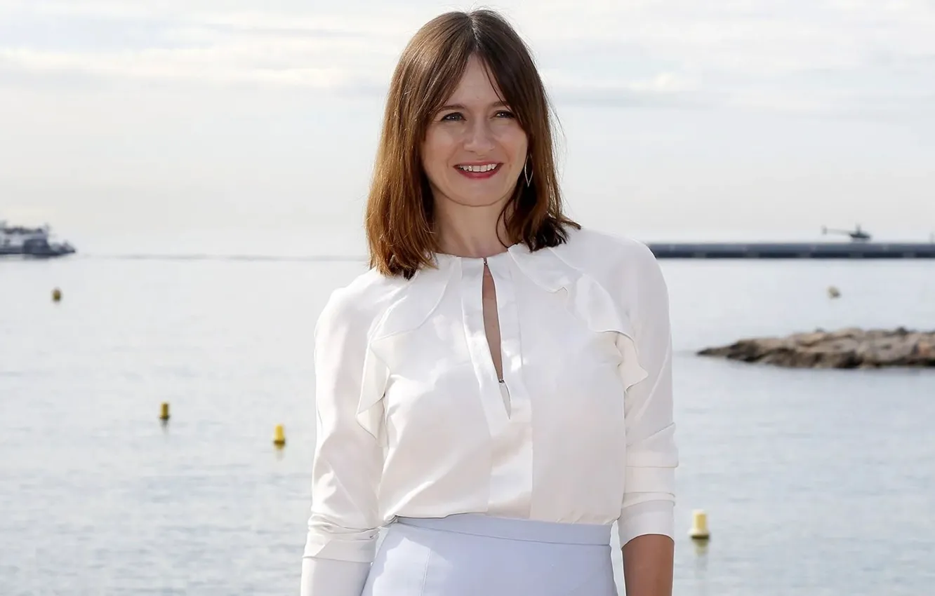 Wallpaper yacht, actress, bokeh, my, cute girl, white blouse, English actress, Emily Mortimer ...