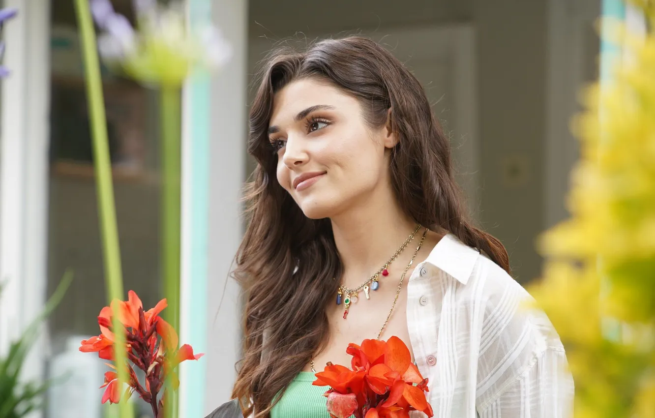 Wallpaper look, flowers, smile, model, makeup, actress, Turkey, Hande ...