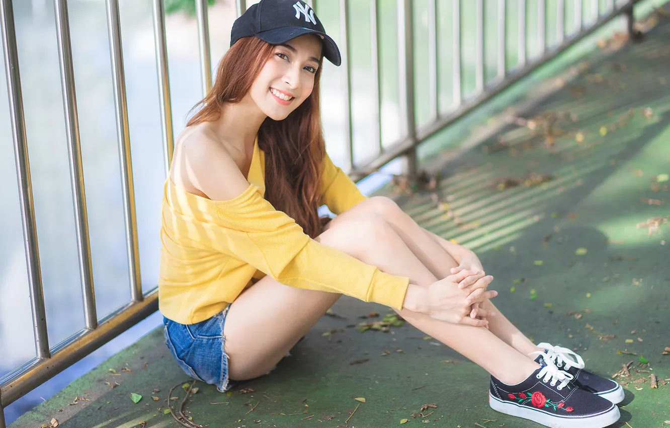 Wallpaper summer, look, girl, face, smile, hair, cap, legs for mobile ...