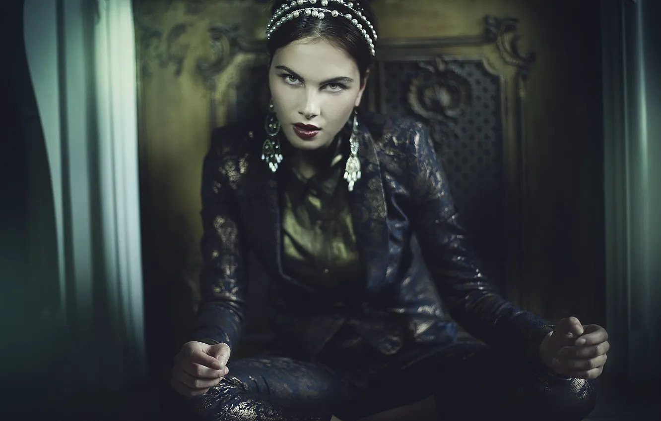 Wallpaper look, decoration, pose, style, model, Miriam Polverino for ...