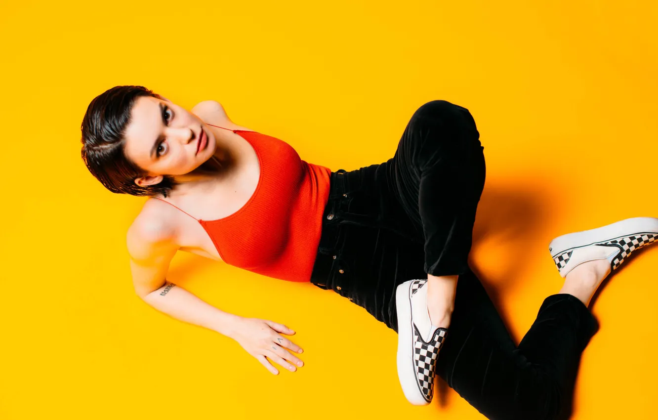 Wallpaper yellow, singer, singer, Me Myers, Meg Myers, the girl on the ...