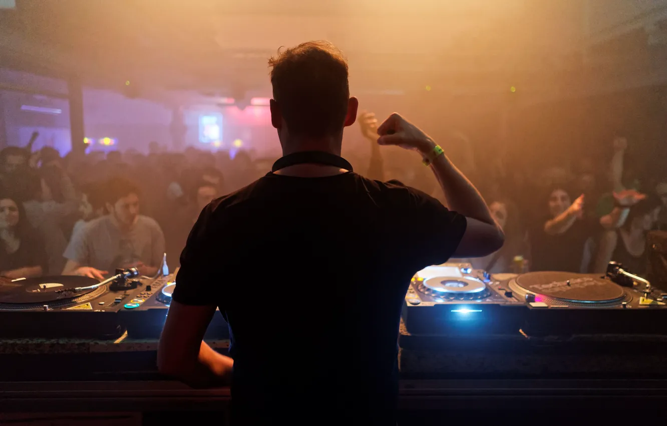 Wallpaper people, dancing, eletronic music, disc jockey, DJ for mobile ...