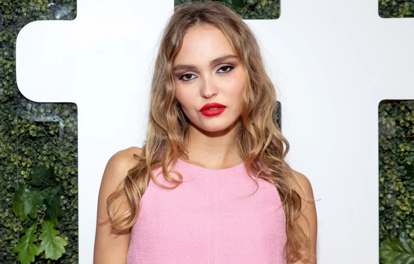 Wallpaper look, pose, model, makeup, actress, hair long, Lily-Rose Depp ...