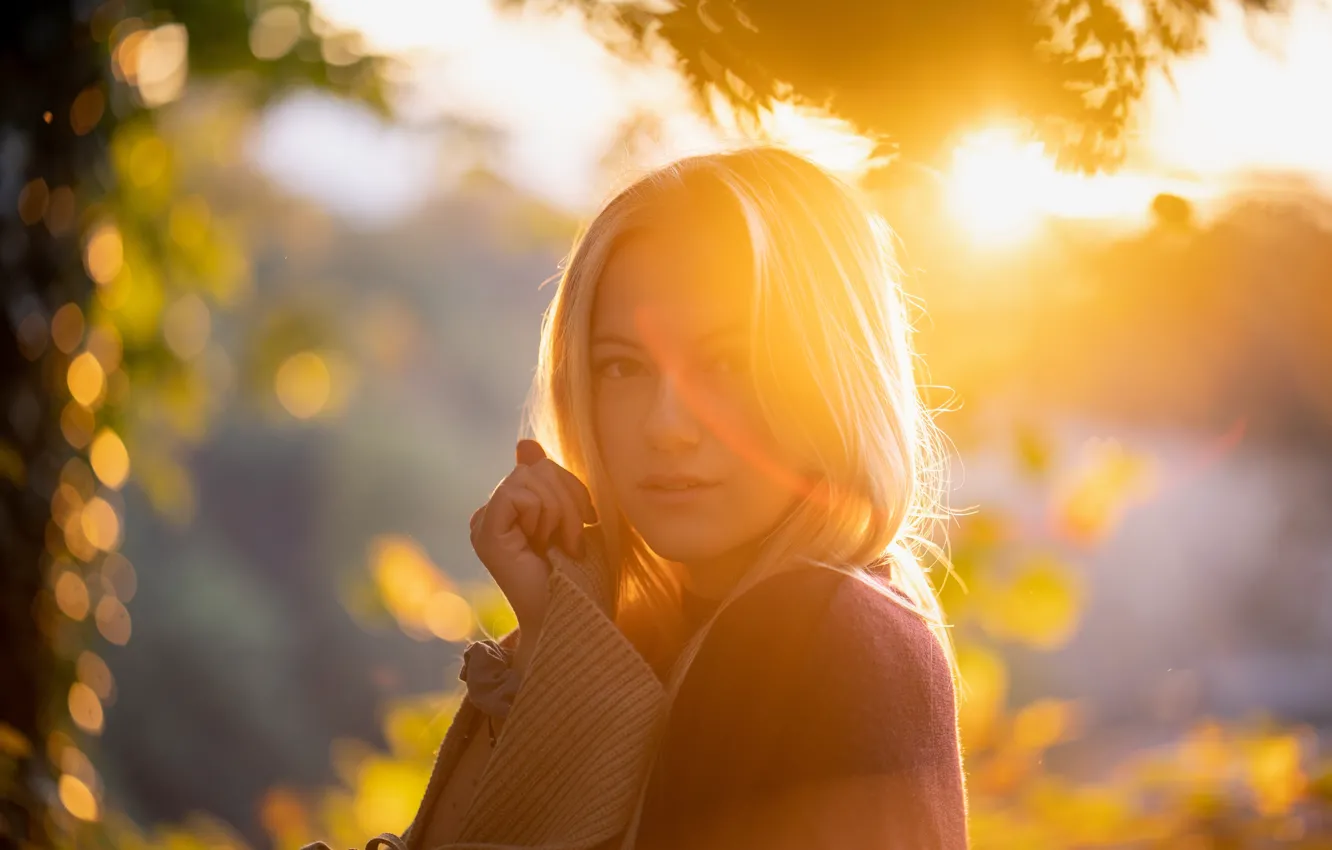 Wallpaper look, the sun, model, portrait, hands, makeup, hairstyle ...