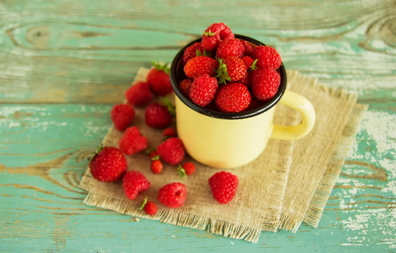 Wallpaper berries, raspberry, Board, strawberries, strawberry, mug ...
