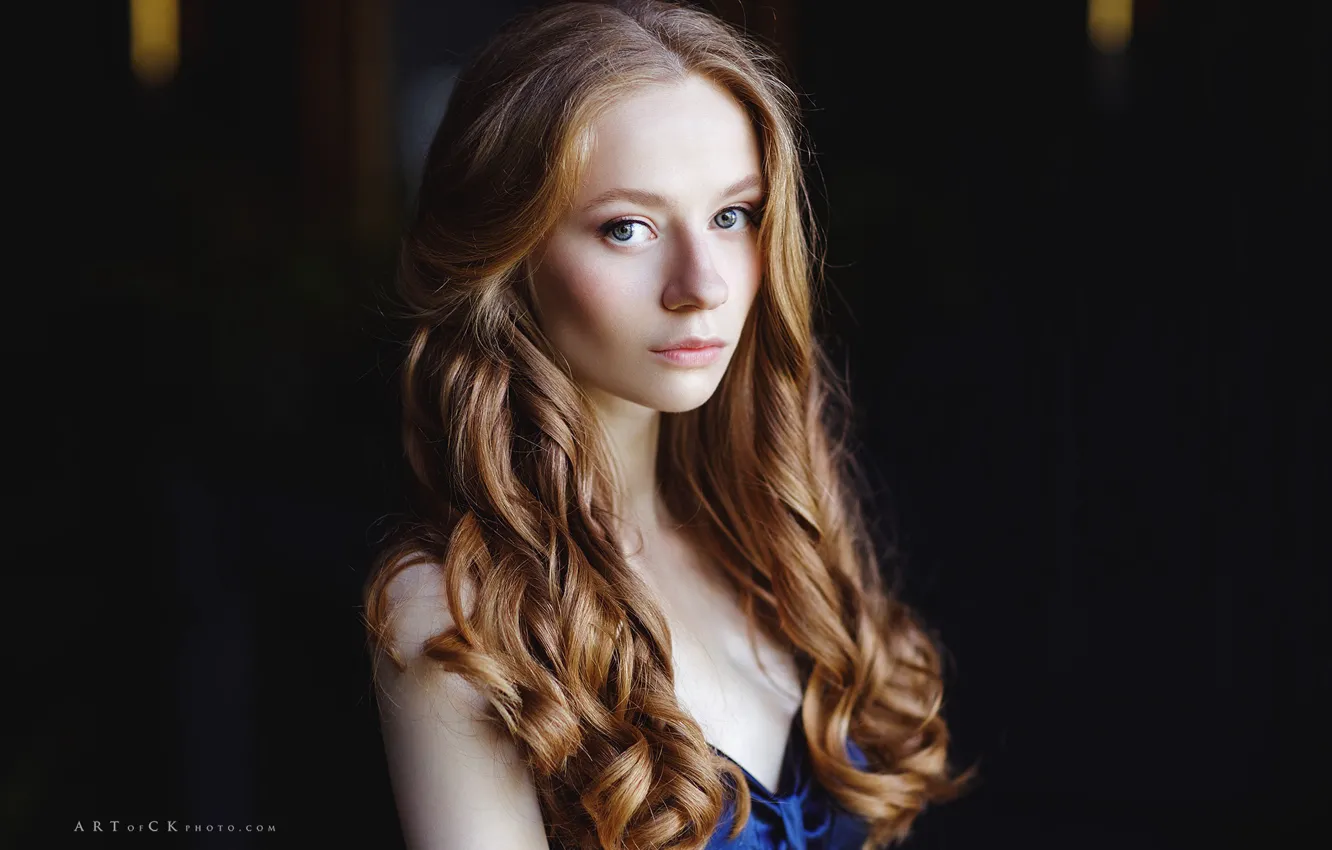 Wallpaper look, girl, face, portrait, long hair, curls, the dark ...